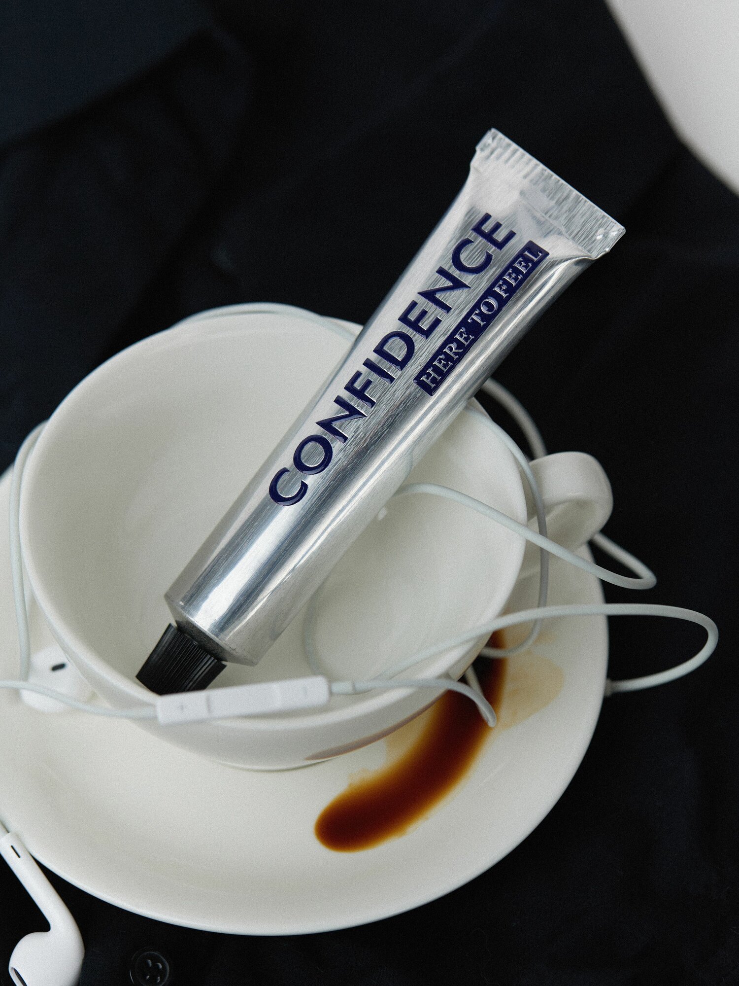 Питательный крем для рук в тубе 50 мл с ароматом CONFIDENCE сандал и пачули HERE TO FEEL