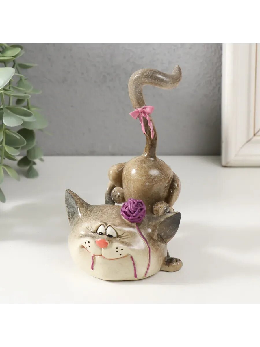 Фигурка Кошечка с клубком