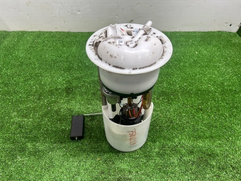 Топливный насос Suzuki SX4 хэтчбек M16A 1.6 2007 15100-79J00