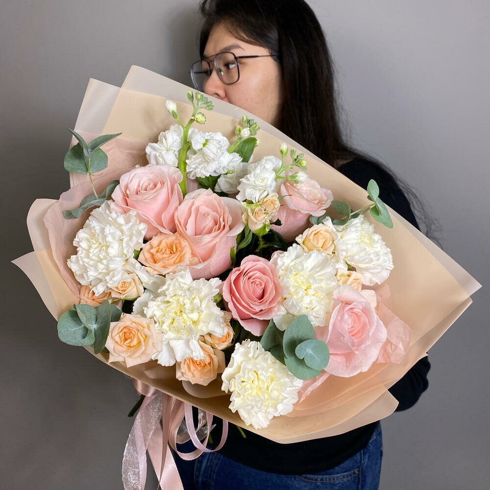 Букет Madam Polina "Beige", маттиола/роза/гвоздика, бежевый, 40 см