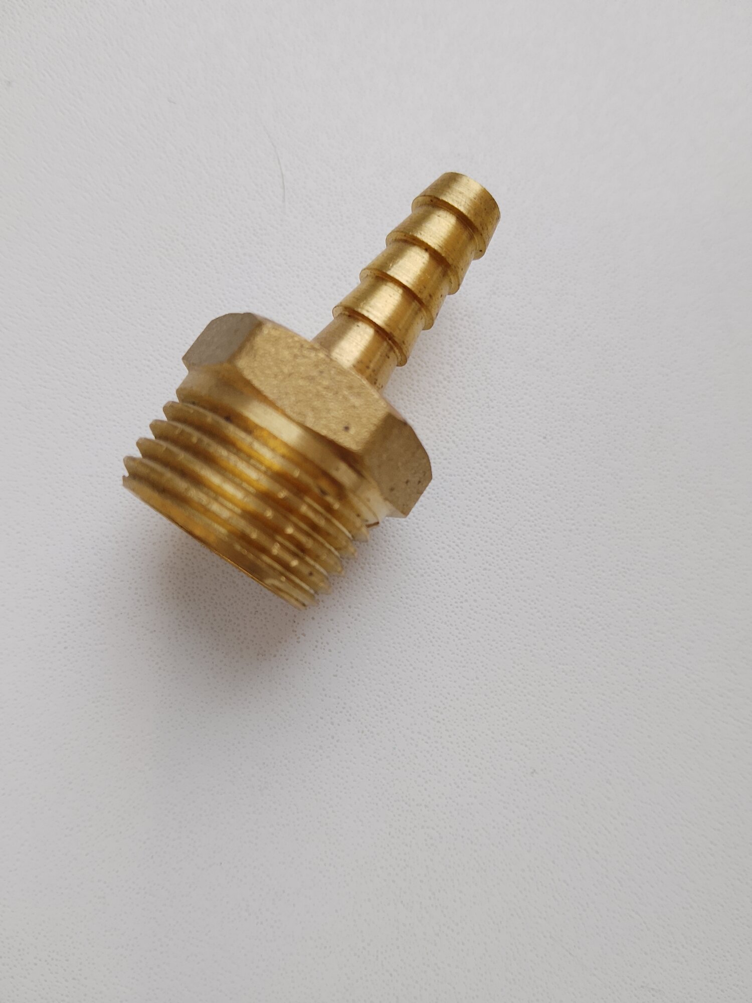 Штуцер , латунь с наружной резьбой 1/2 8 мм.