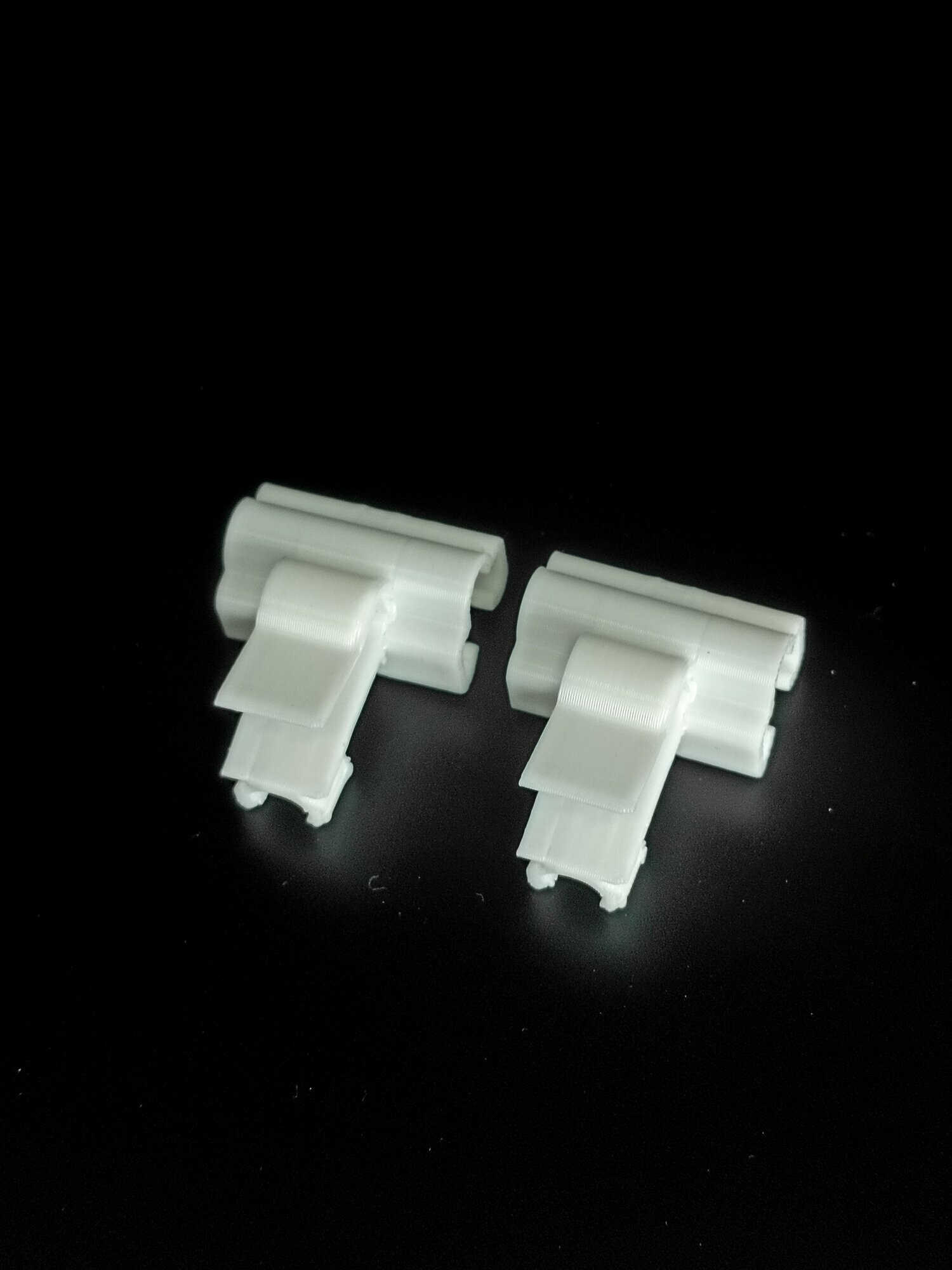 Защелка фиксатора расчески нижнего ящика ПММ Hansa, белого цвета