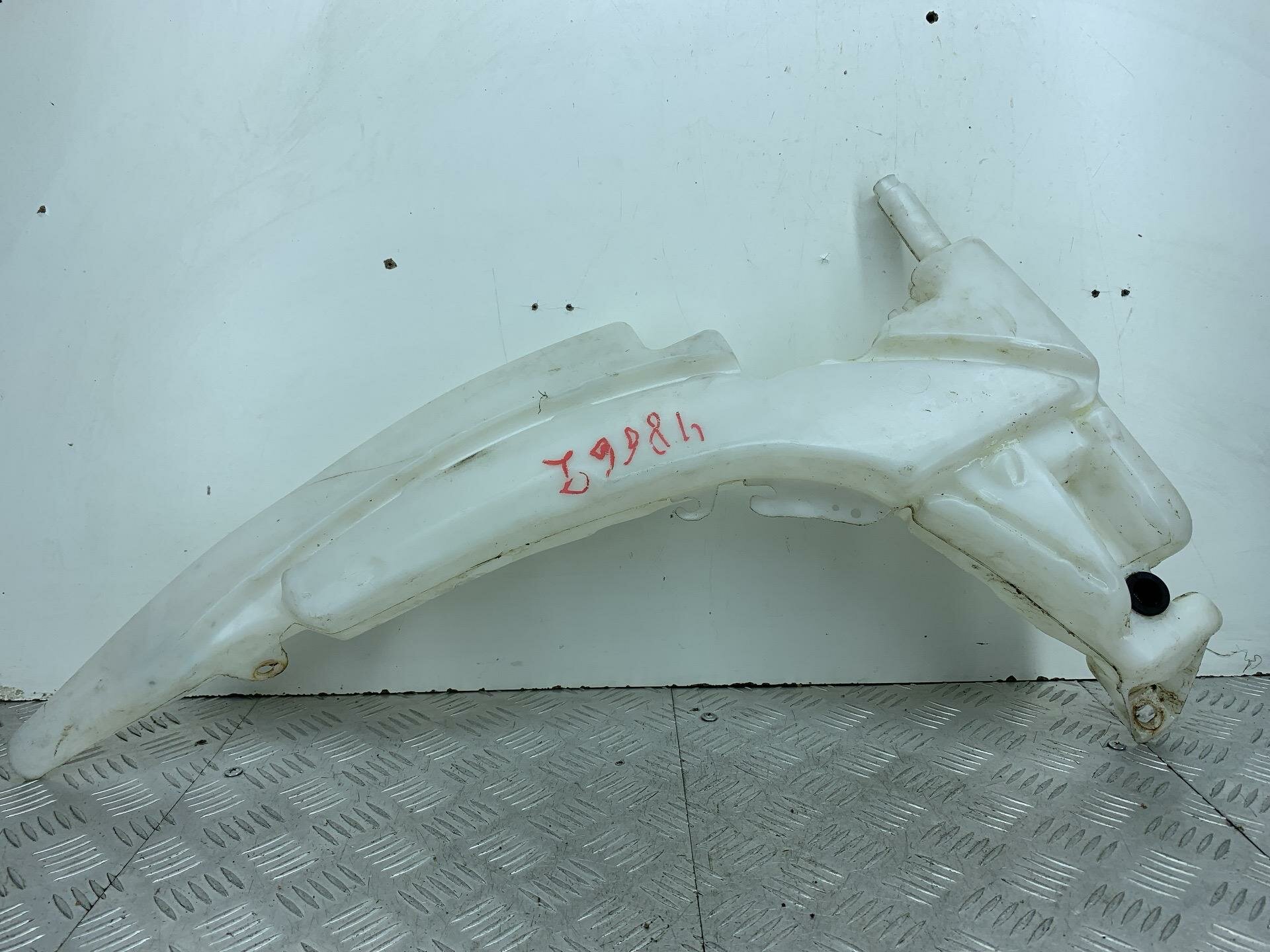 Бачок омывателя Ford Focus 2001 XS4117618CH