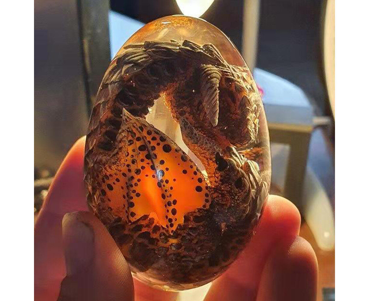 Драгоценный Орнамент Динозавра Яйцо Лавового Дракона Красного Цвета, Материал Прозрачный Эпоксидный Резин, Вес 140 г, Размер Яйца Дракона 8*6*6 см, Размер Упаковки 10*7*7 см, Широкий Лавовый Основание 13*13*7 см