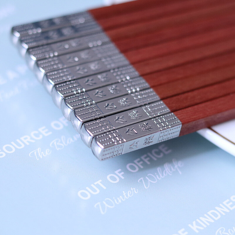 Палочки для еды из массива дерева, китайский стиль, неокрашенные, из красного сандалового дерева, с медным наконечником, для отелей и домашнего использования, настраиваемые палочки для еды