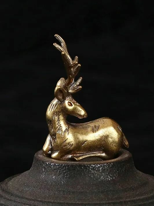 Статуэтка Бронзовая статуя Серво, высота 3.5 см, длина 2.3 см