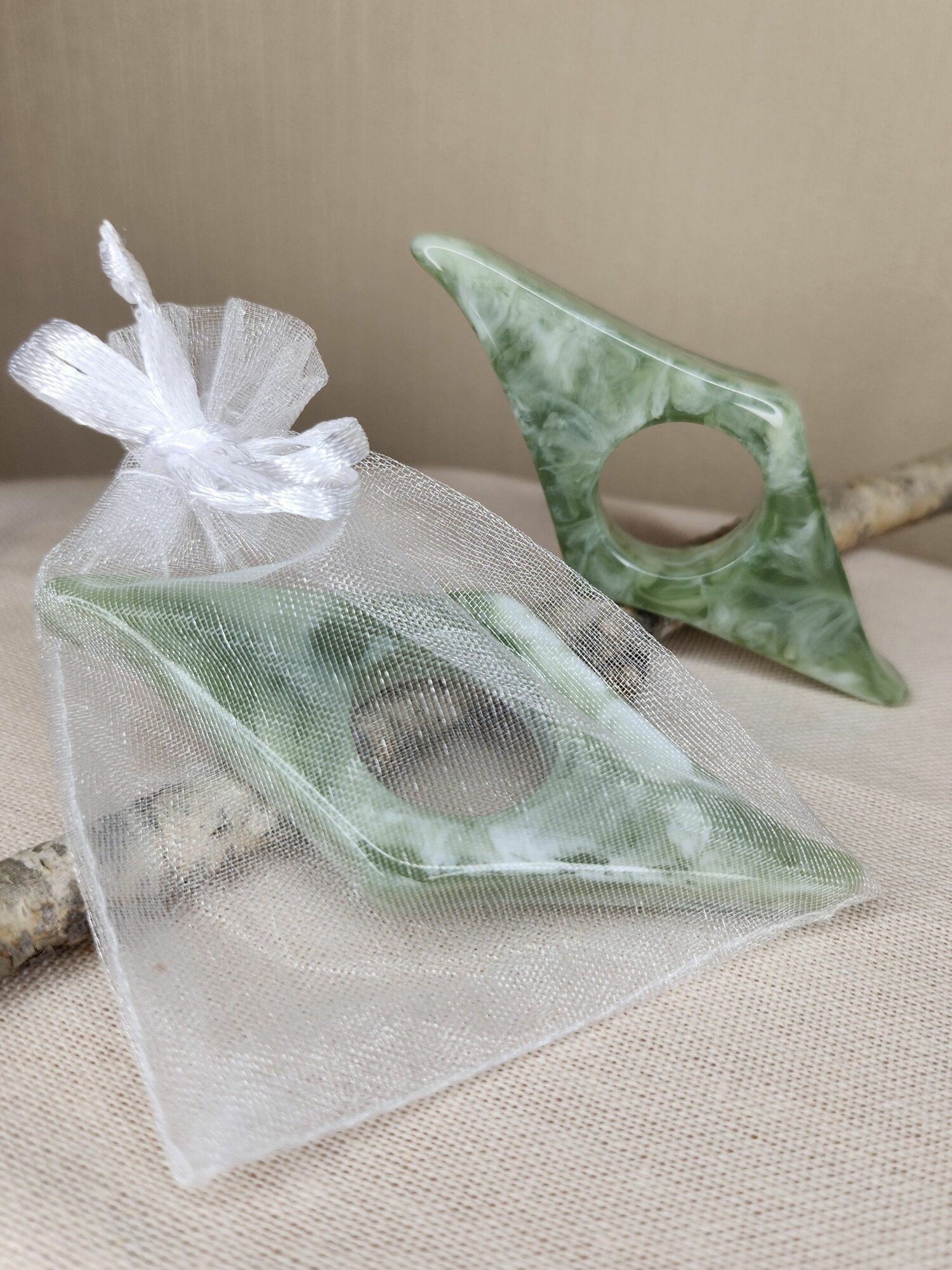 Держатель страниц книги на палец для чтения Зелёный