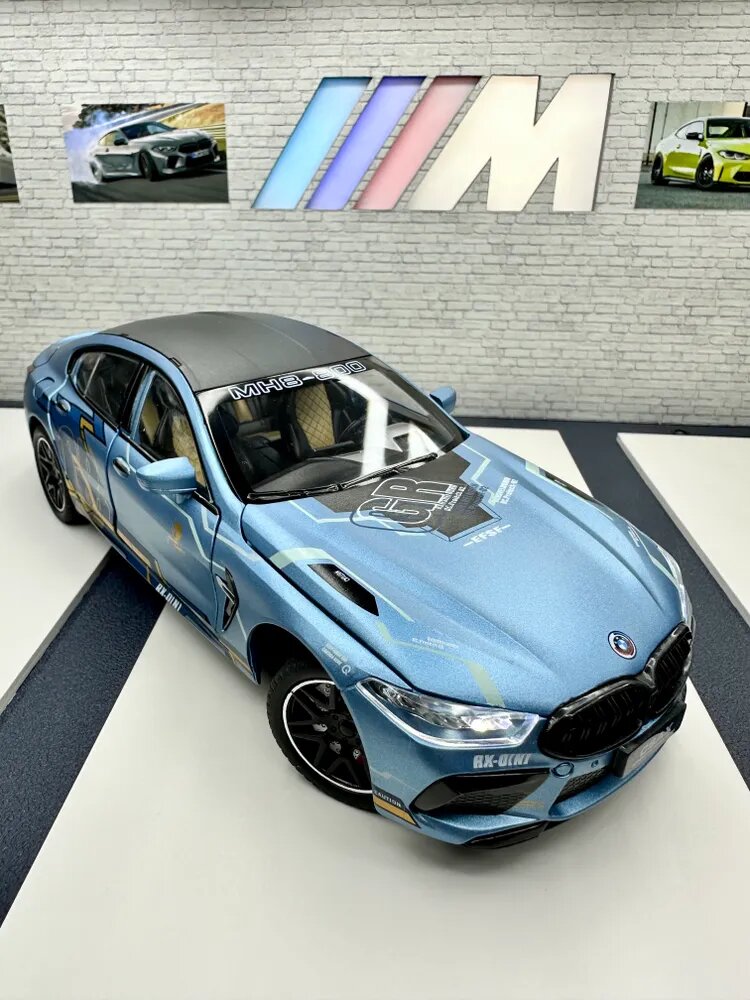 Металлическая модель автомобиля "BMW M8", масштаб 1:24, открывающиеся двери, световые и звуковые эффекты
