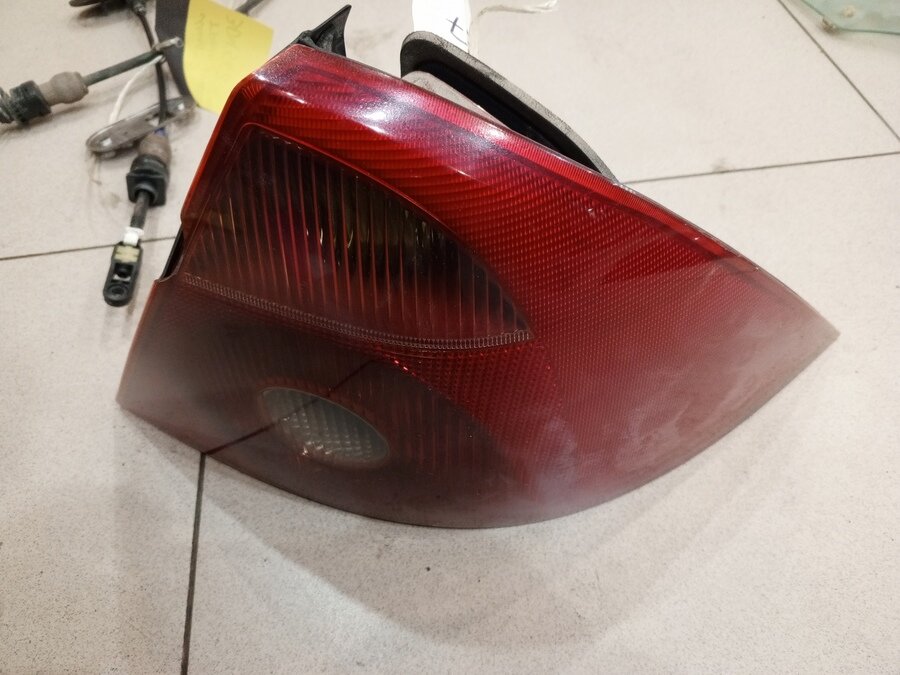 Фонарь задний наружный правый от Ford Mondeo 3 2000-2007