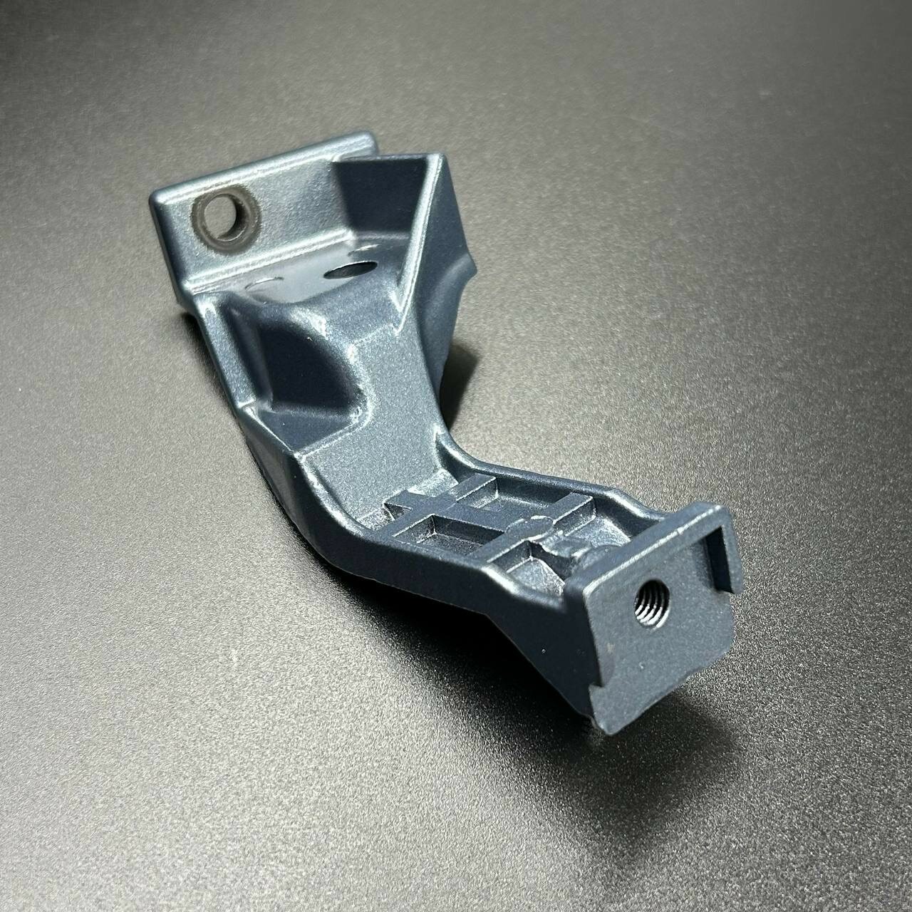 Крепление оси поворота двигателя Yamaha 25-30 (YUELANG) OEM номера: 648-44519-00-94