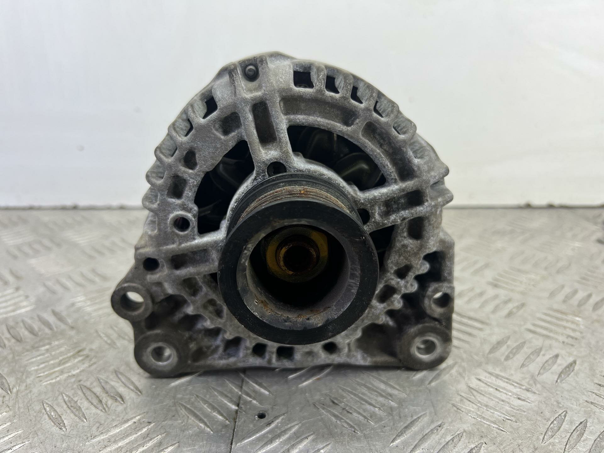 Генератор Volkswagen Polo 4 (2001 - 2005) 037903025M