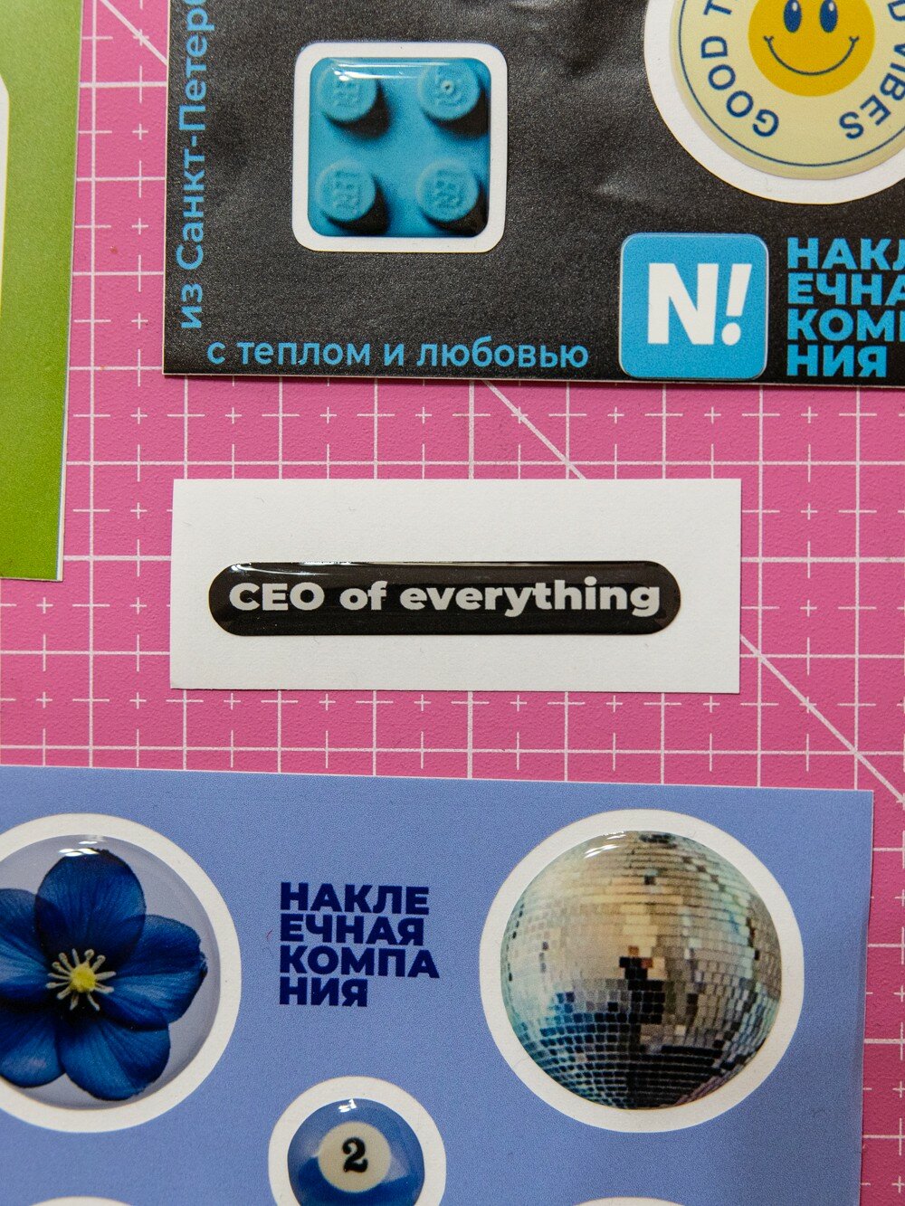 Наклейка объемная "CEO of Everything", ручная работа, эпоксидная смола, бумага, винил