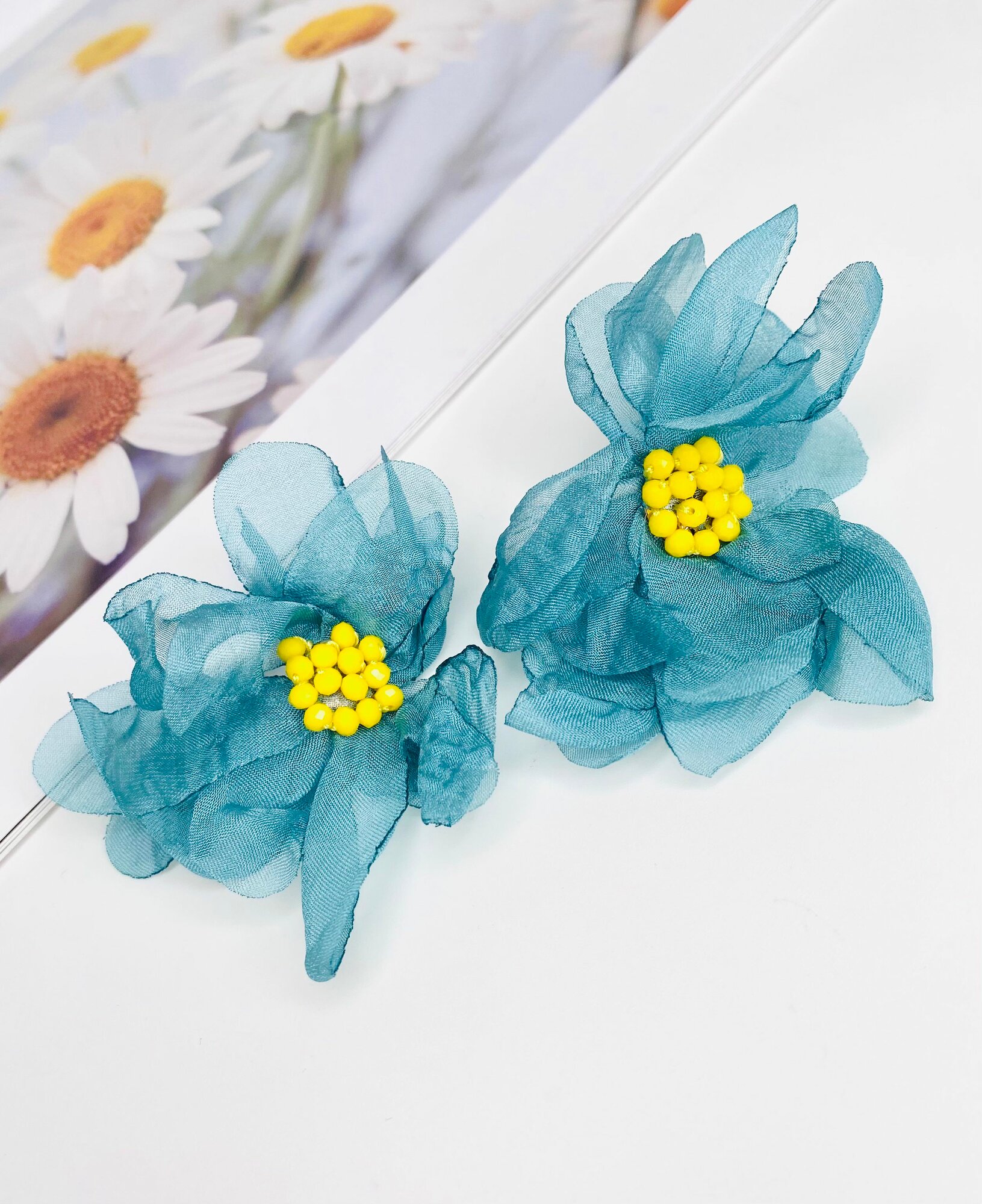 Серьги, искусственный камень, бисер