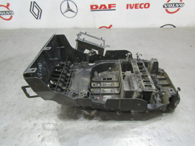 Корпус блока предохранителей Renault Premium, есть повреждение