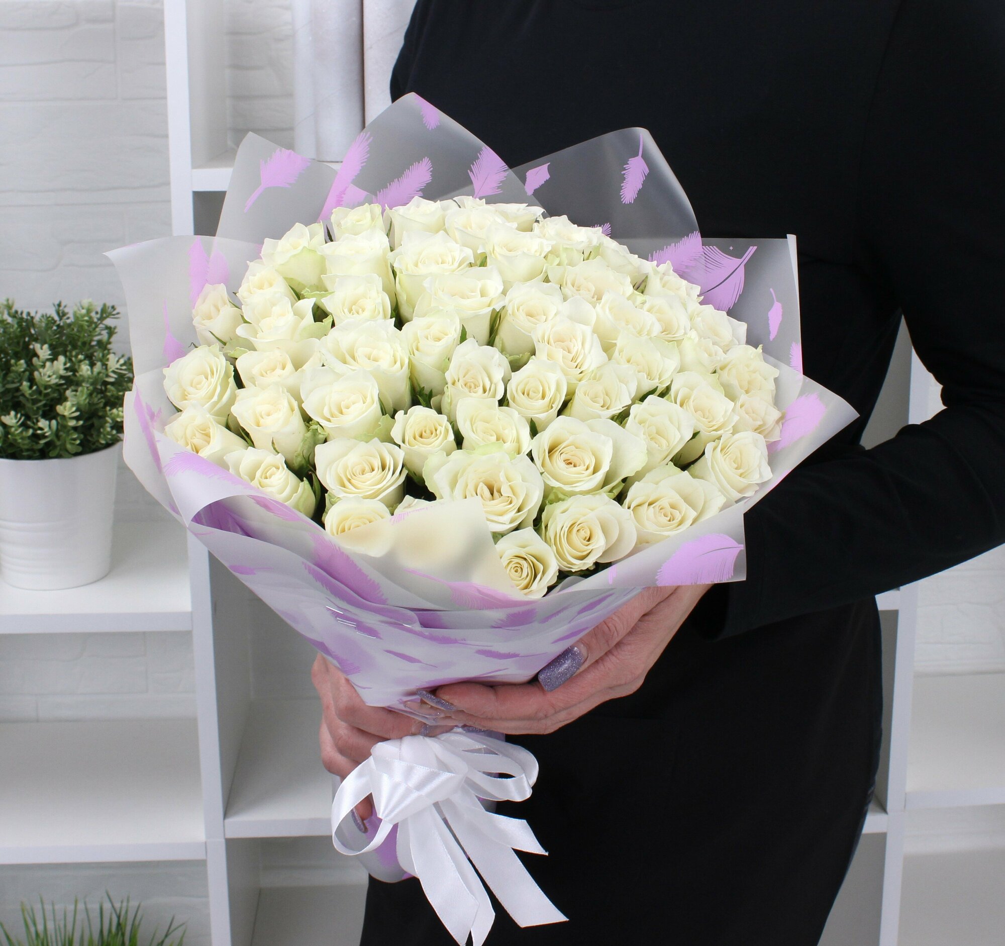 Монобукет THE FLOREAL белая роза 51 штука, высота 40 см, с бантом