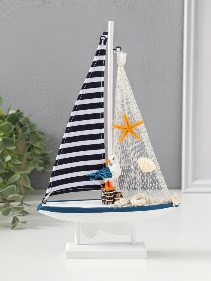 Сувенирная модель корабля дерево Парусник с чайкой , бело-синий, 16.5 4.5 27.5 см