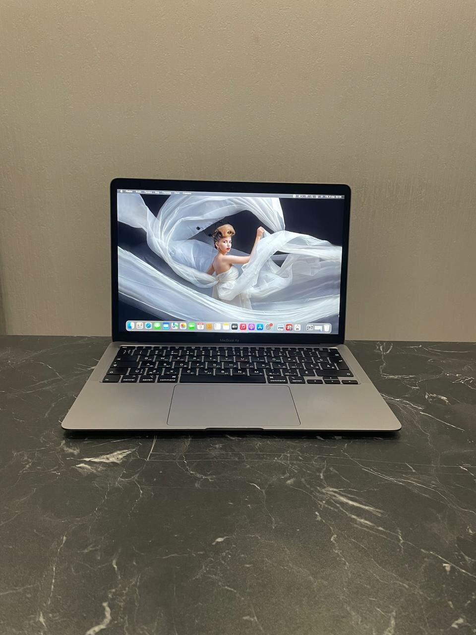 Ноутбук MacBook Air 13 2020, 2560x1600, Intel Core i5 1,1 ГГц, 16/256 ГБ, Intel Iris Plus Graphics, MacOS, Серебристый