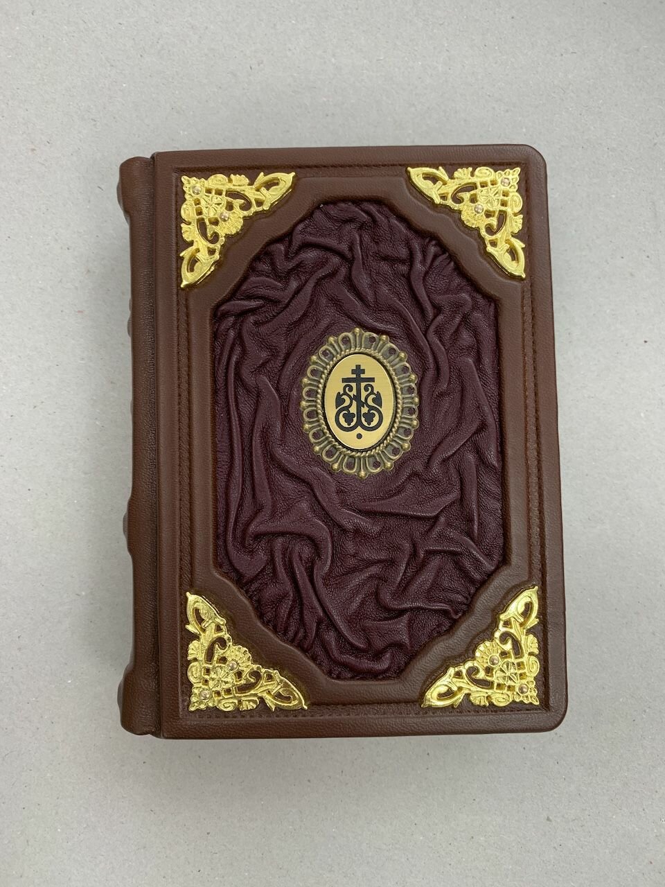 Православный молитвослов (подарочная кожан. книга)