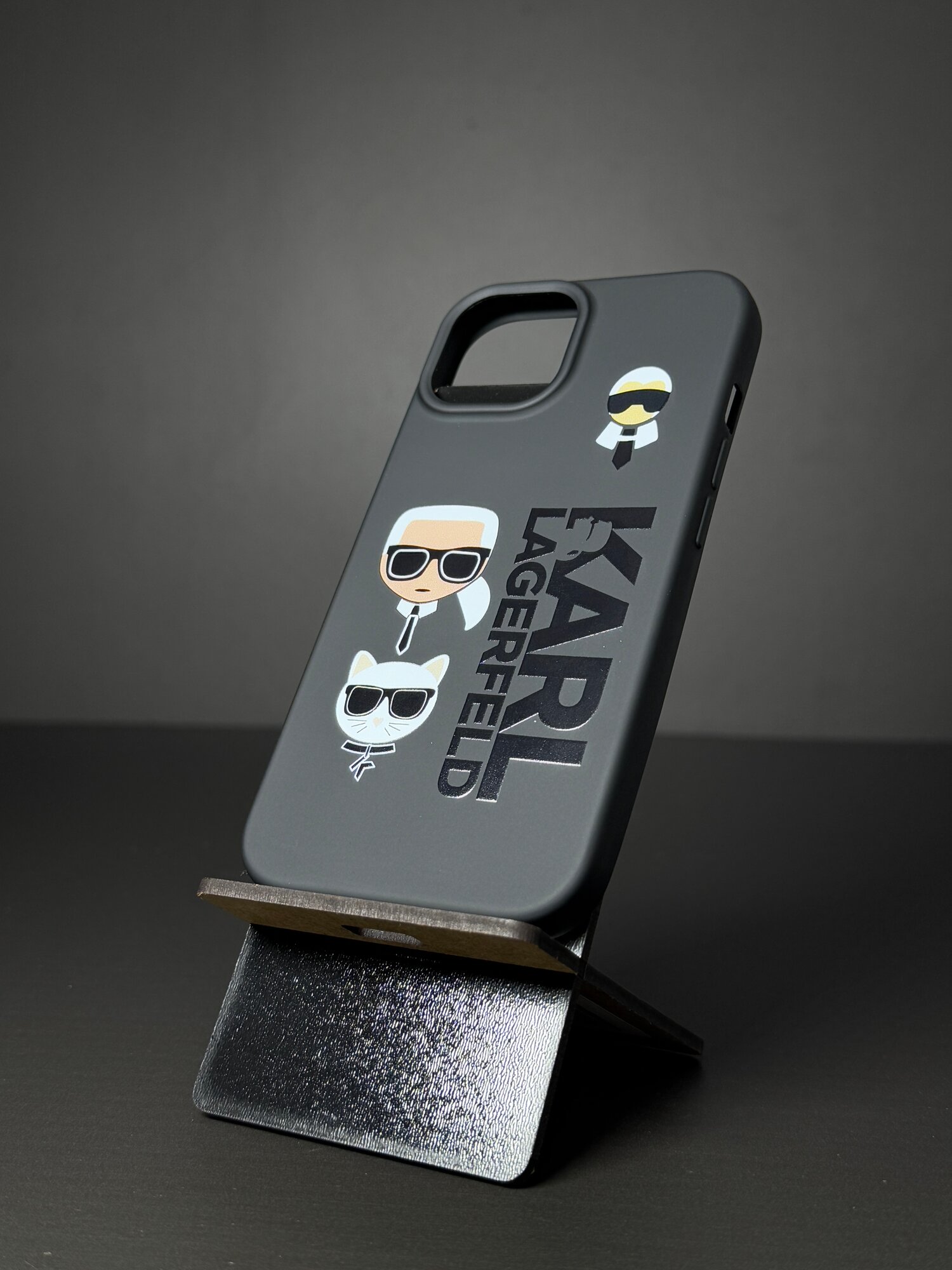 Силиконовый чехол-накладка Karl Lagerfeld, для iPhone 15, черный