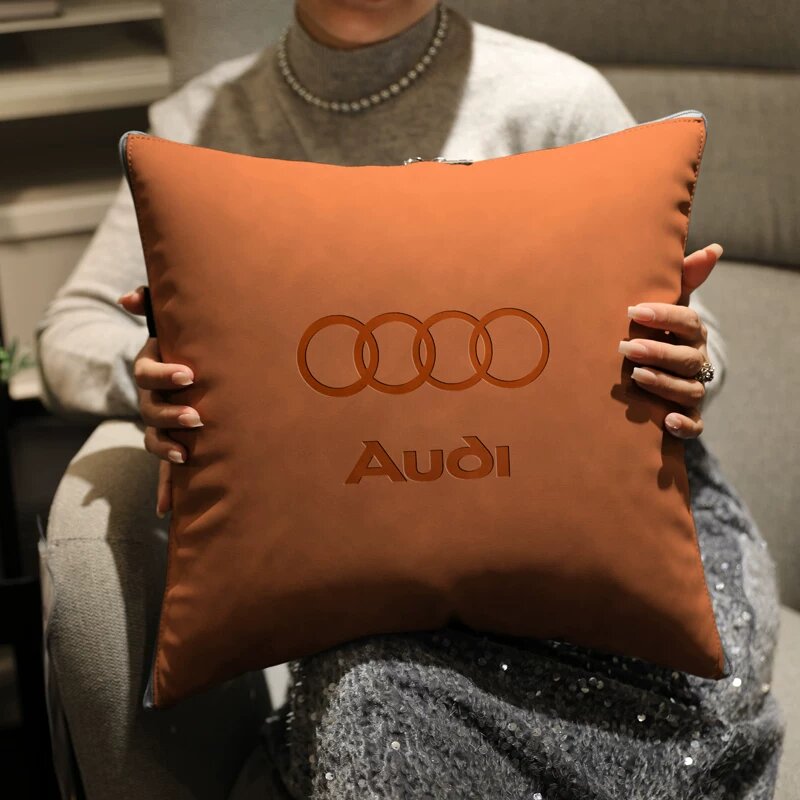 Бежевая кожаная стилизованная подушка-одеяло для автомобиля Audi, 110x150 см развернутый, одиночный