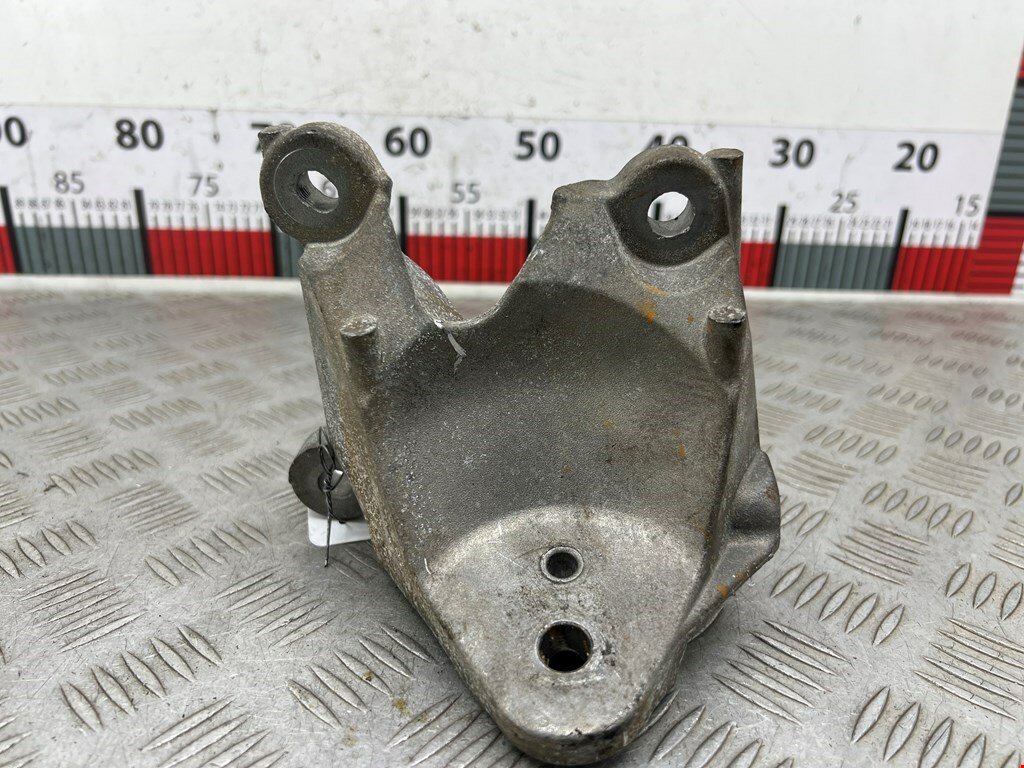 Кронштейн (крепление лапа) двигателя Jaguar XF (X250) 8200029604 арт. 2261951