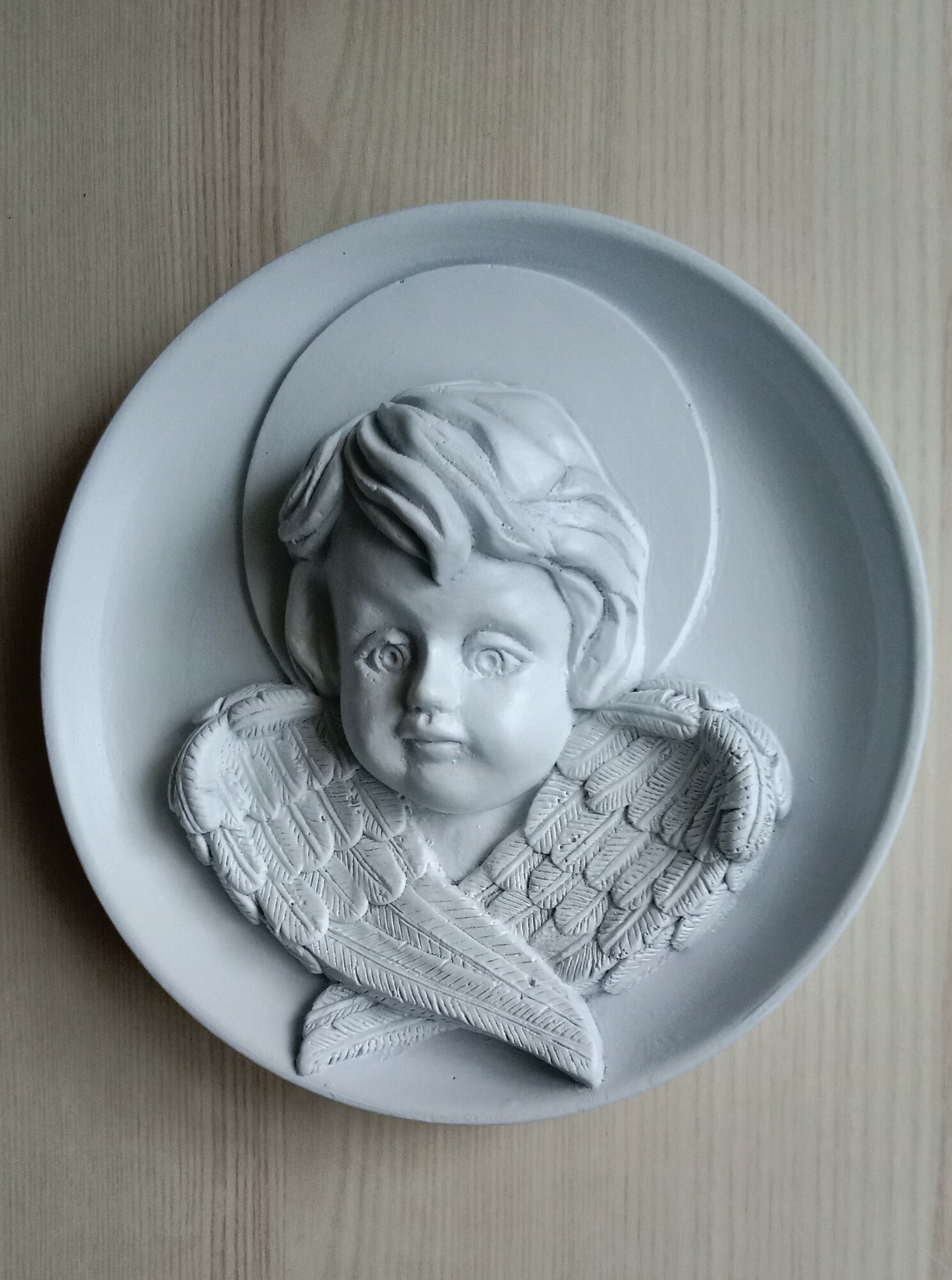 Декоративная тарелка-барельеф Херувим