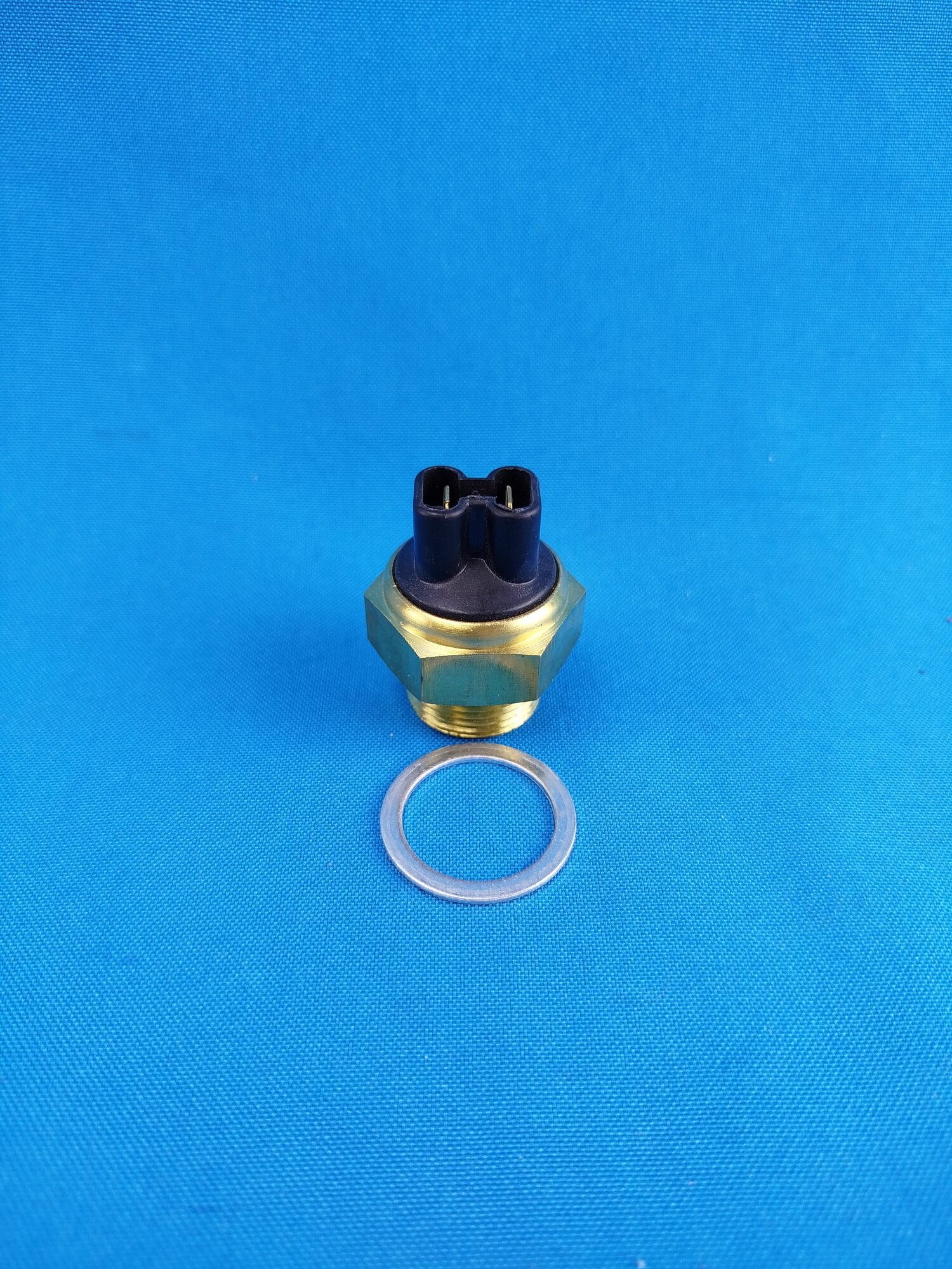 Датчик включения вентилятора "ВАЗ" для автомобилей ВАЗ 2108-15 99/94 *С (2110-3828010-82)