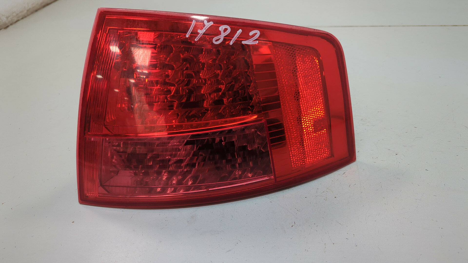 Фонарь (задний) правый Audi A8 (D3) Б/У