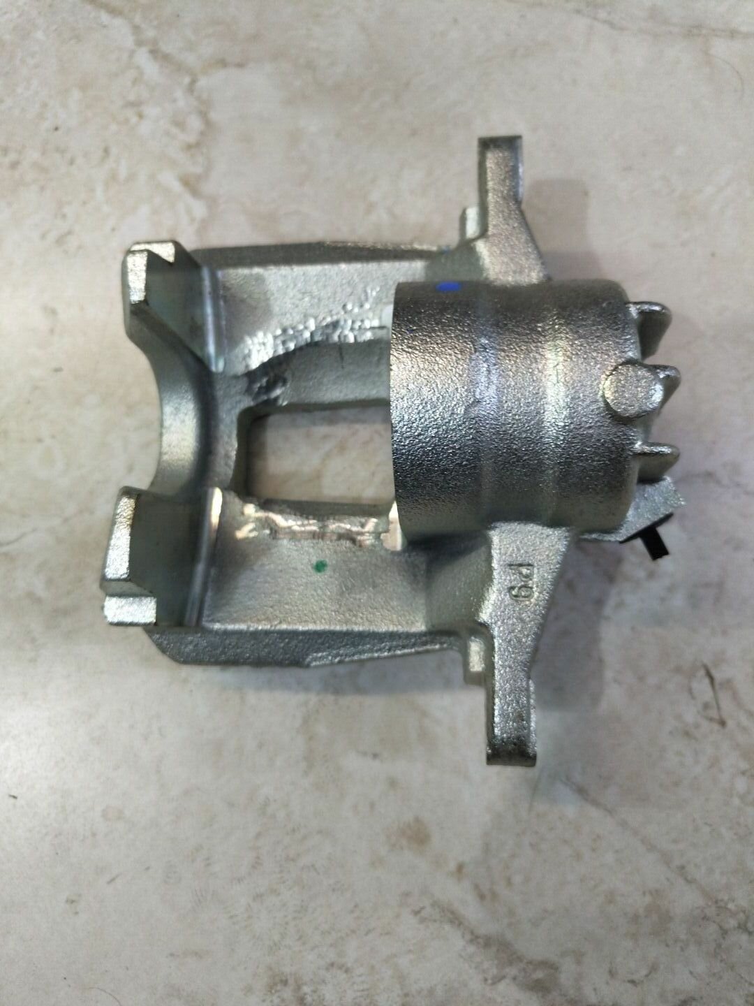 Суппорт передний правый Geely Emgrand EC7 [1.8 16V 5MT седан] 1064001721