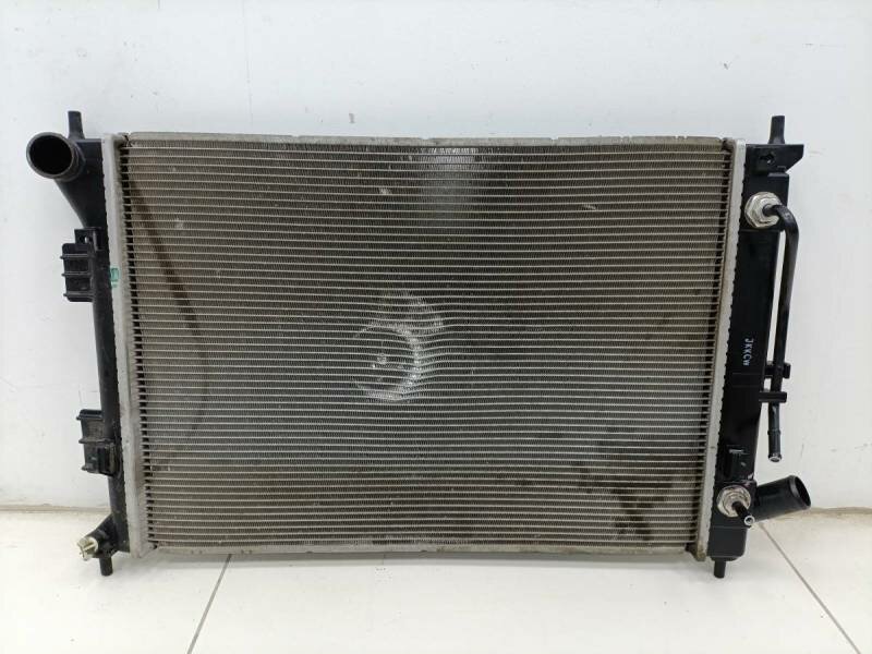 Радиатор охлаждения двигателя Kia Ceed JD 2012-2018 кат.номер: 253103X151