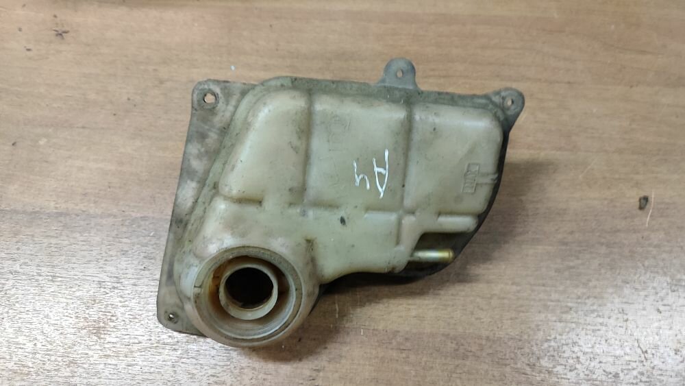 Расширительный бачок Audi A4 B5 8D0121403D