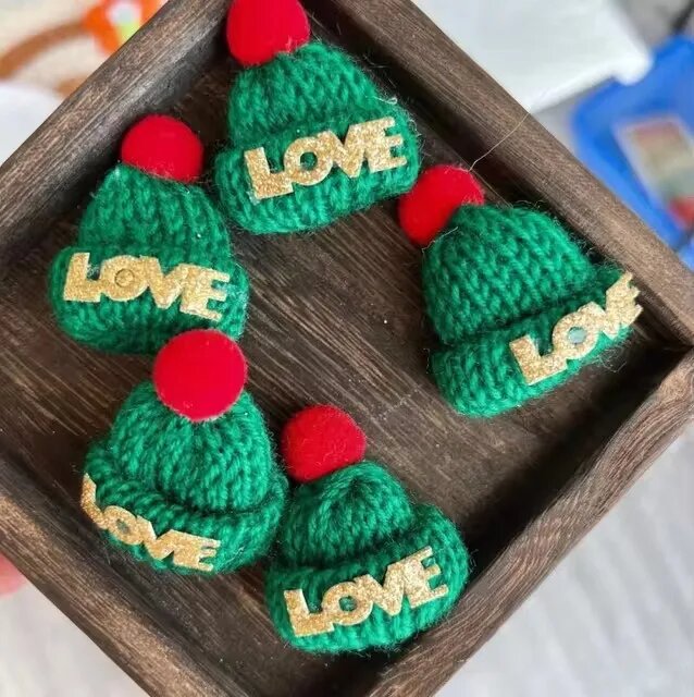 Мини шапочки вязаные "Love" зеленые, 5 шт.
