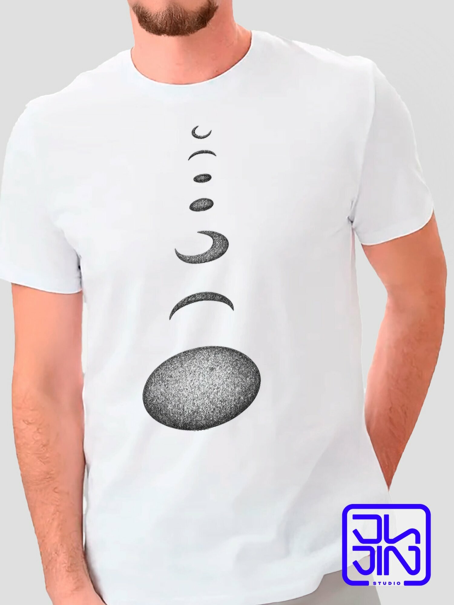 Футболка классическая мужская с авторским принтом Минималистичная черно-белая абстрактная композиция с луной и элементами космоса, белый хлопковый трикотаж с прикольным рисунком на груди