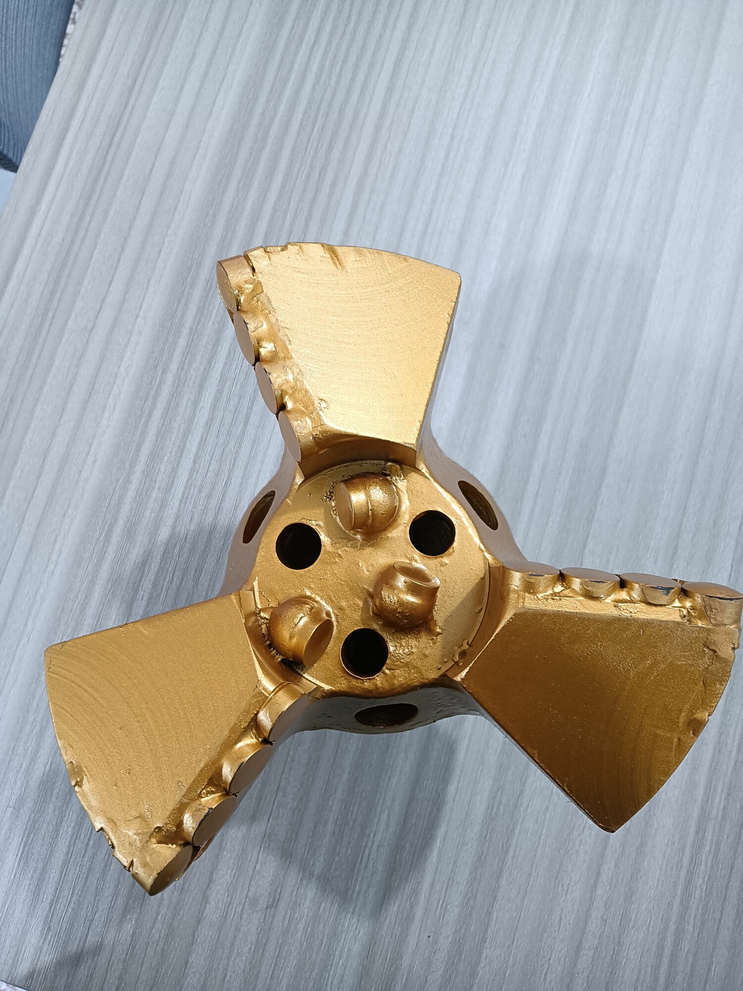 Буровое долото 171 мм трехлопастное алмазное для бурения скважин на воду в твердых породах