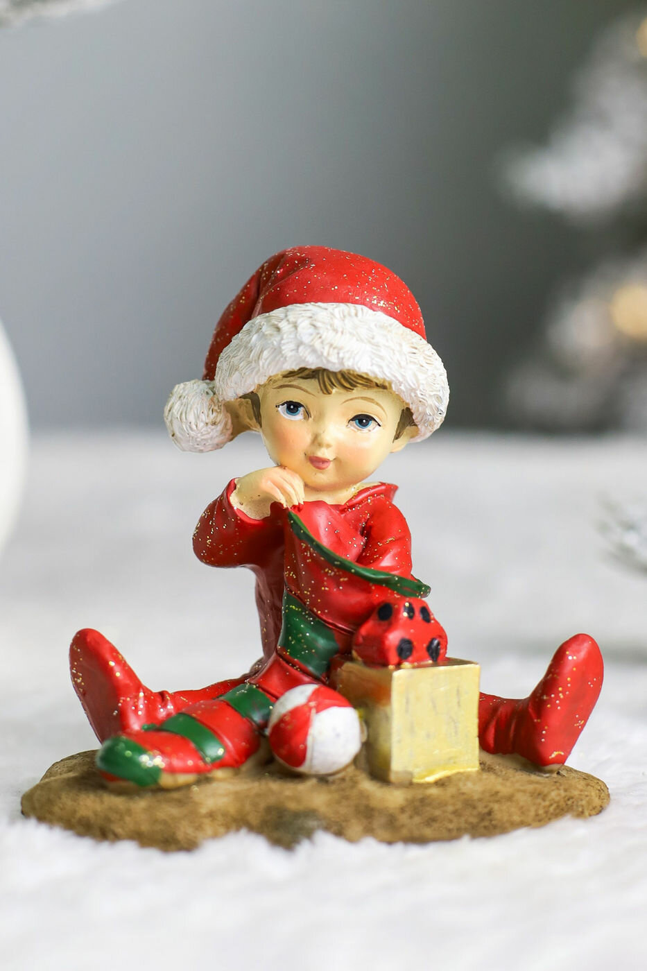 Декоративная фигура эльф юлли С игрушками, полистоун, 12 см, Goodwill MC38245-1