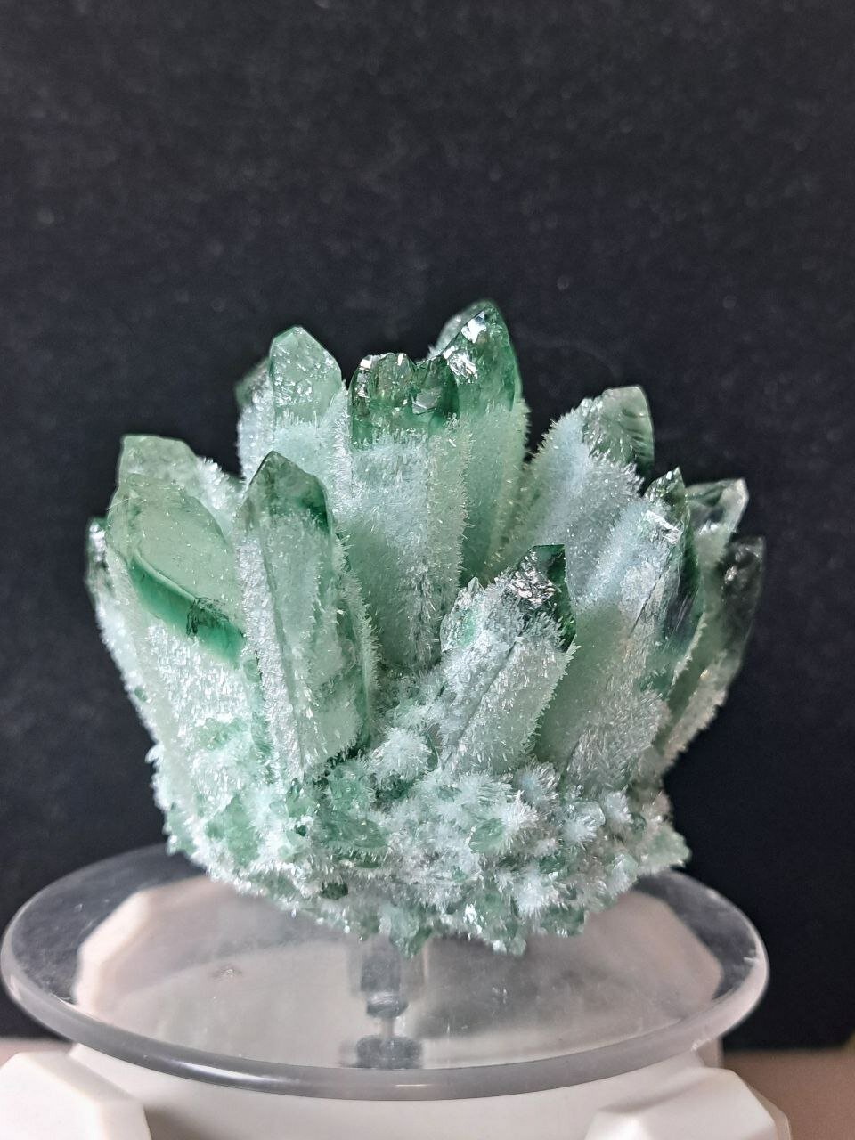 Друза празиолит, натуральный камень, амулет, талисман, оберег, декор для дома, 342 гр