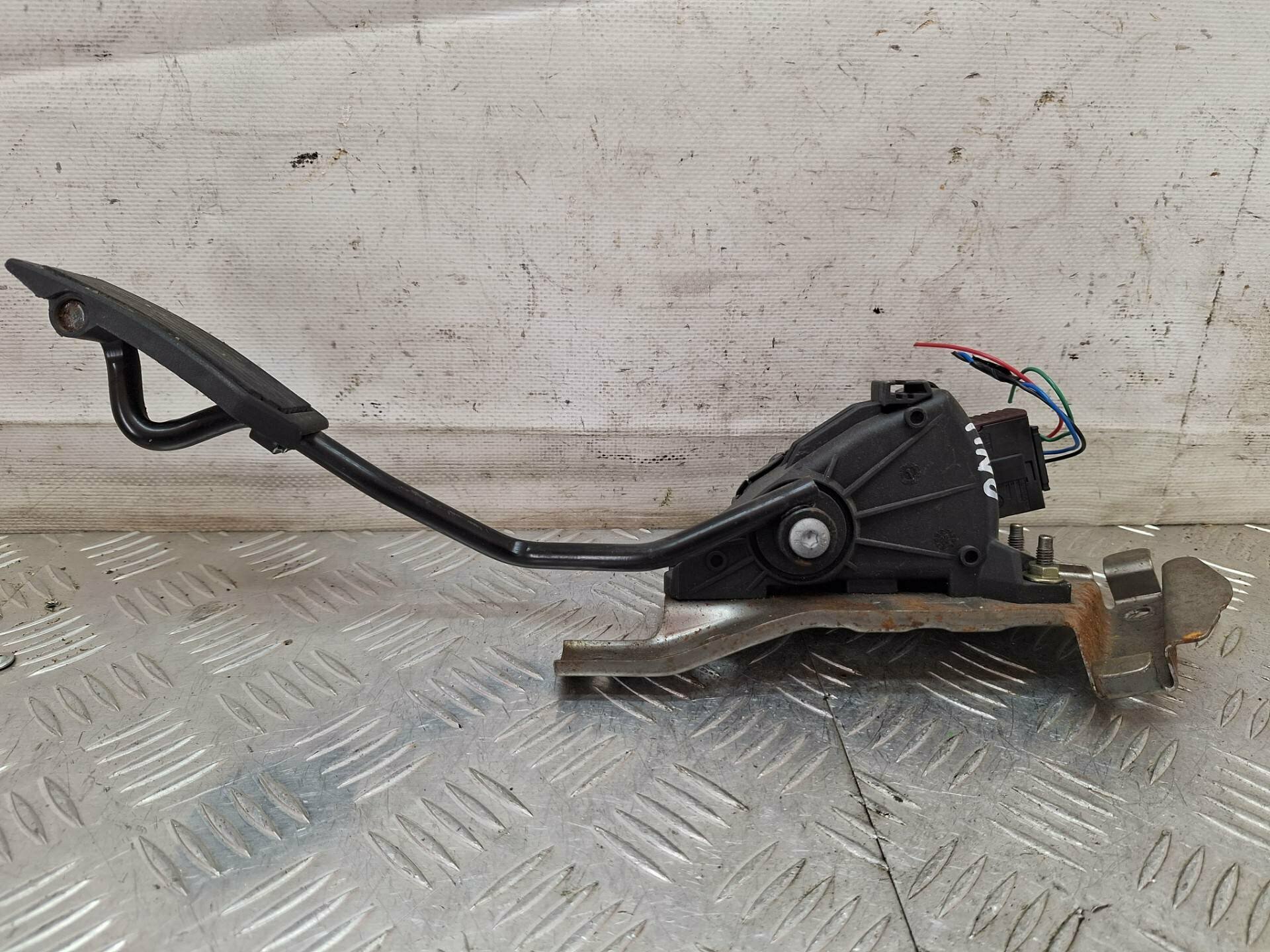 Педаль газа Nissan Almera Tino V10 2003 18002BU410