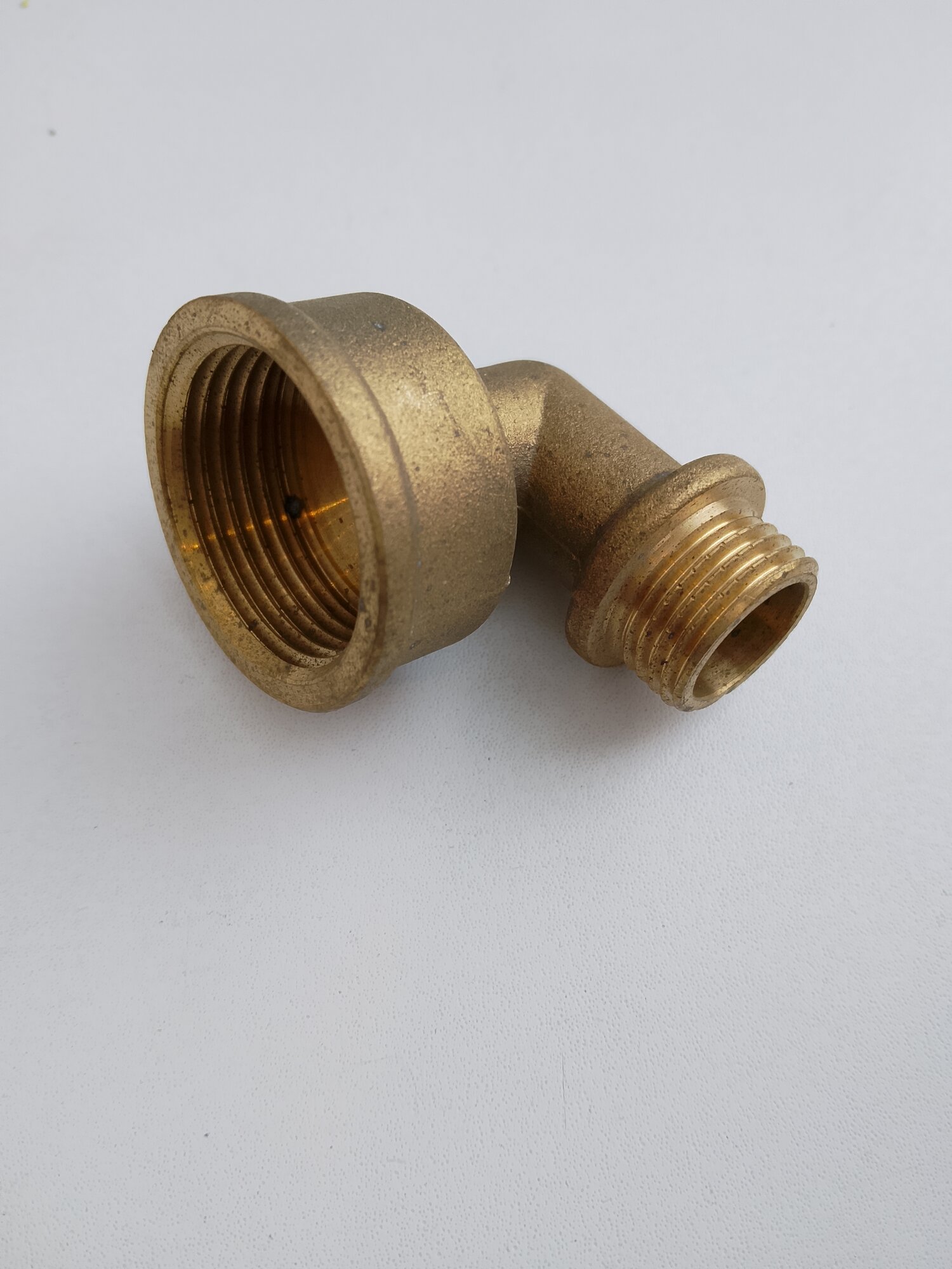 Уголок переходной латунь, "1" внутренний на 1/2 наружн.