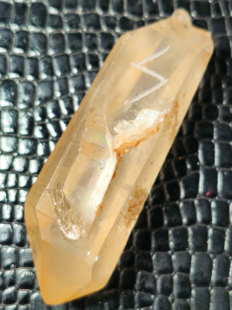 Лемурийский кристалл кварца с руной электро