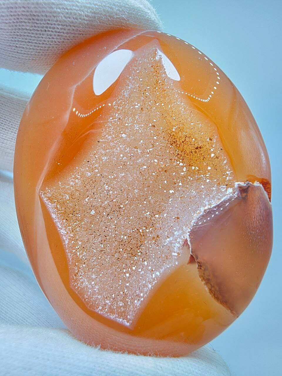 Сердолик с жеодой 54 мм, 67 г.