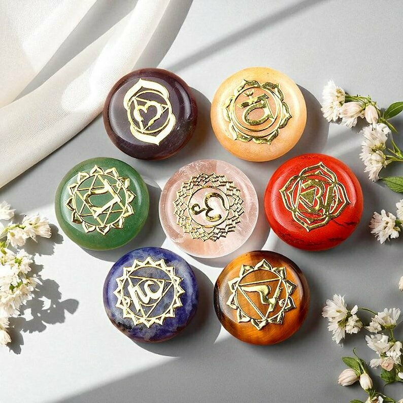 7 Пальмовых камней с гравировкой чакры