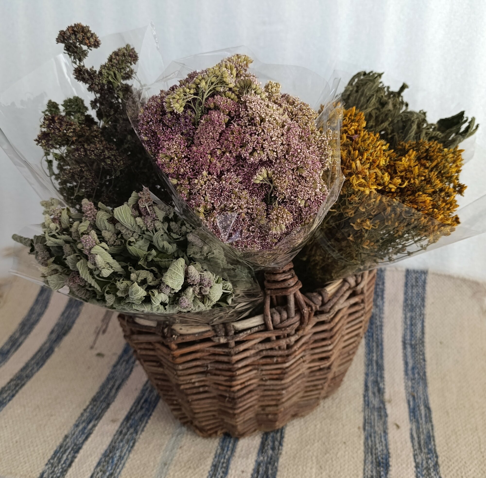 Набор ароматных травяных веников из луговых и полевых растений для бани и сауны №5