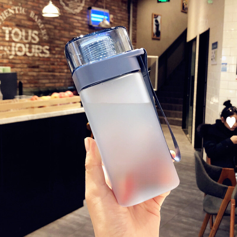 Оптовая продажа: простая матовая квадратная пластиковая кружка для интернет-знаменитостей, портативная унисекс кружка для студентов, креативная модная спортивная кружка для фитнеса