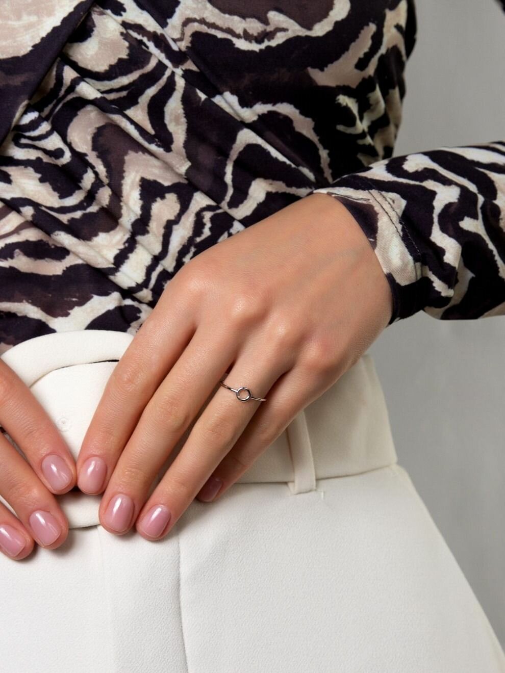 Кольцо тонкое, серебро, 925 проба, родирование