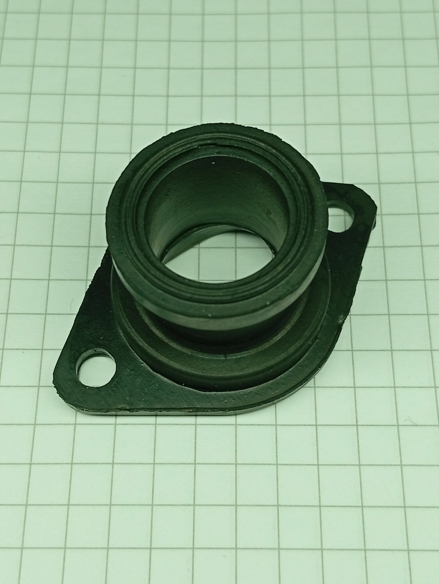 Колено карбюратора для бензопилы CHAMPION 240 / 4005002302