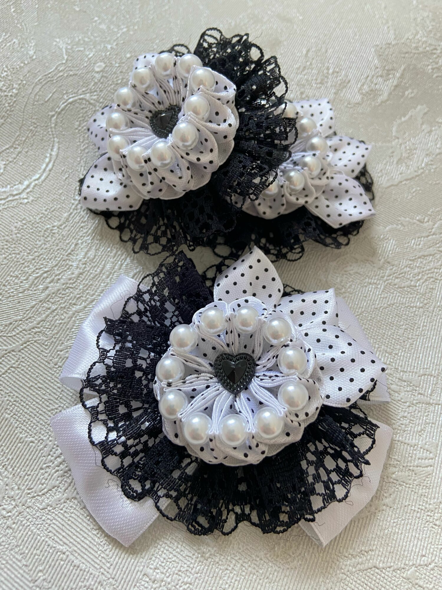 Набор из 2 бантов на заколке и броши жабо ручной работы для девочек