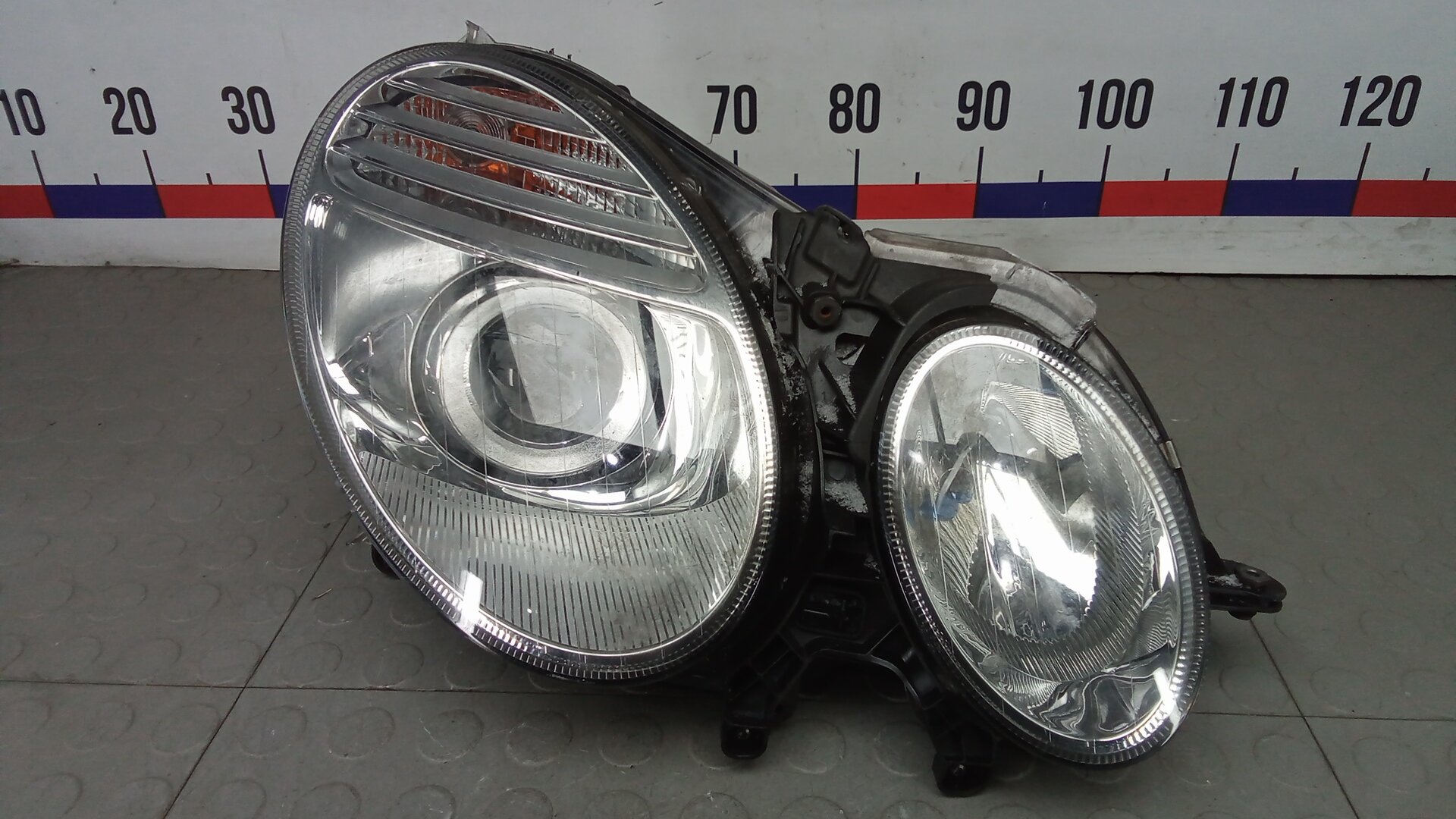 Фара правая MERCEDES BENZ E-CLASS W211