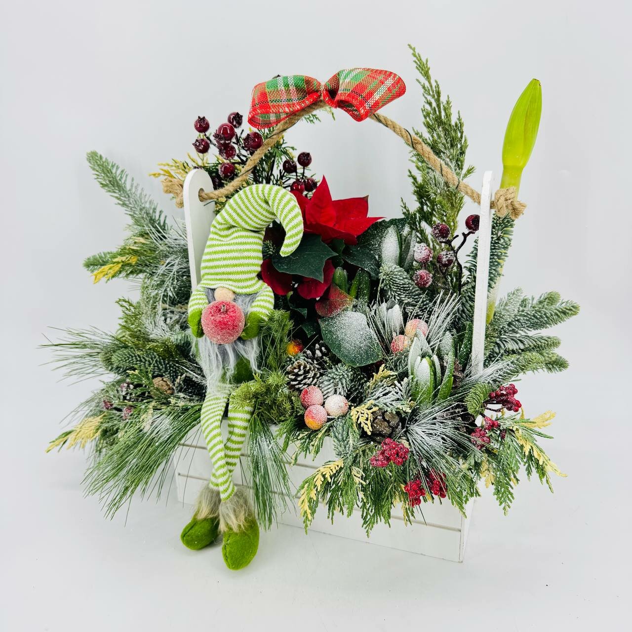 Зимняя композиция из натуральной хвои нобилис, кипарис с первоцветами гиацинт, пуансеттия и амариллис в ящике с мягкой игрушкой гном