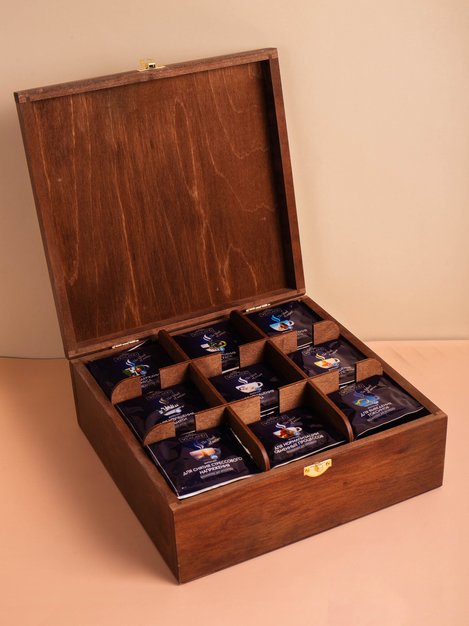 Подарочный набор травяного чая Wealand — 90 пирамидок здоровья, 9 вкусов в деревянной шкатулке