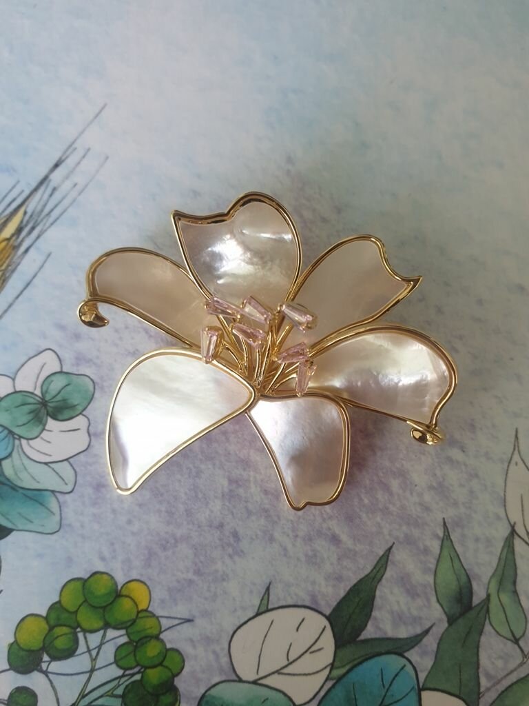 Брошь, перламутр